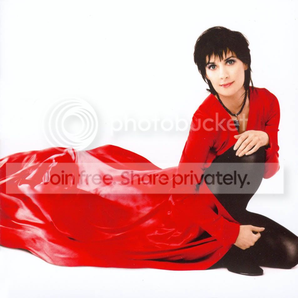 Biography of Enya | Grapes of Creativity